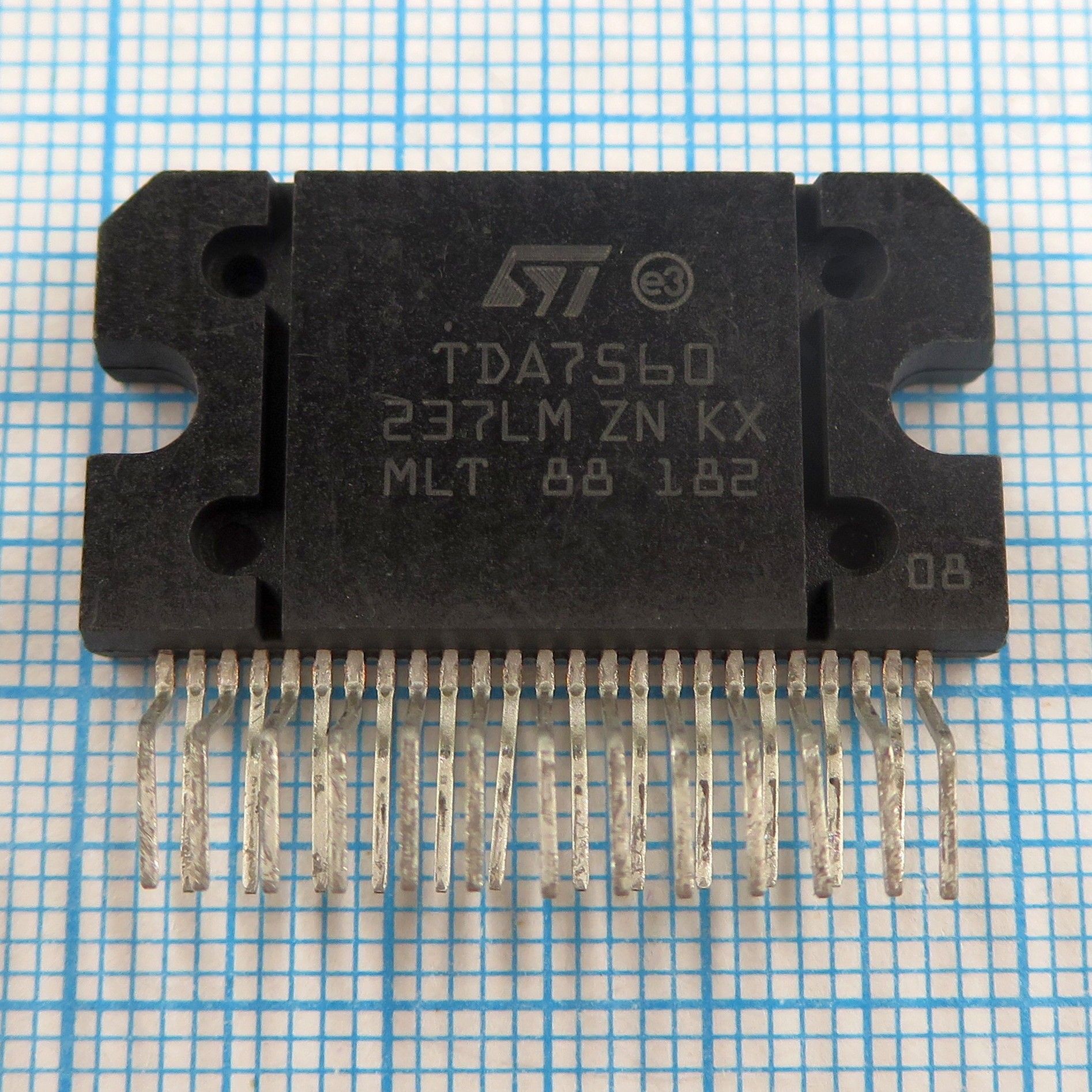 TDA7560 - УНЧ-DMOS 4x43W BTL (14.4V/2 Ом), max 4x80W, Gv=26dB, Mute ...