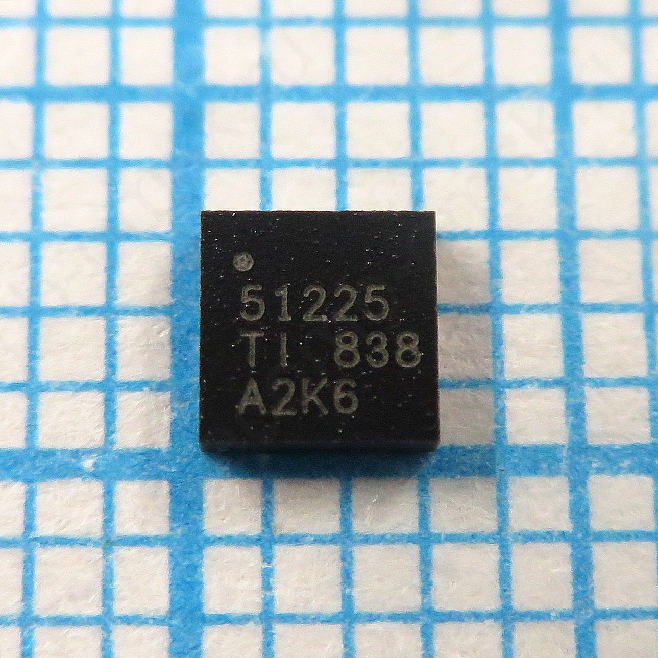 TPS51225 TPS51225RUKR 51225 - 2х канальный синхронный ШИМ контроллер